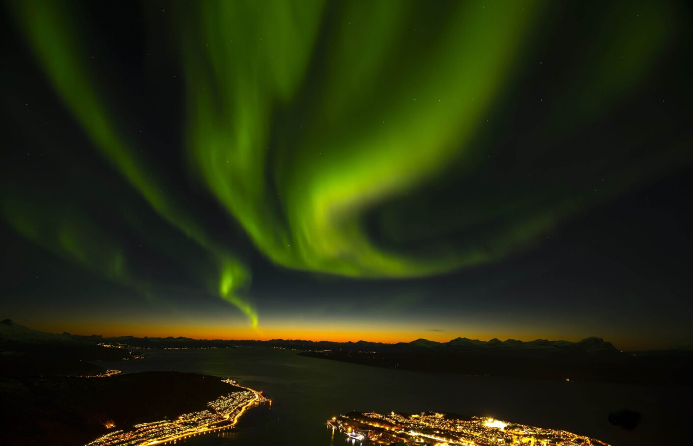 Northernmost Cities Under The Northern Lights [Infographic] - Off the ...